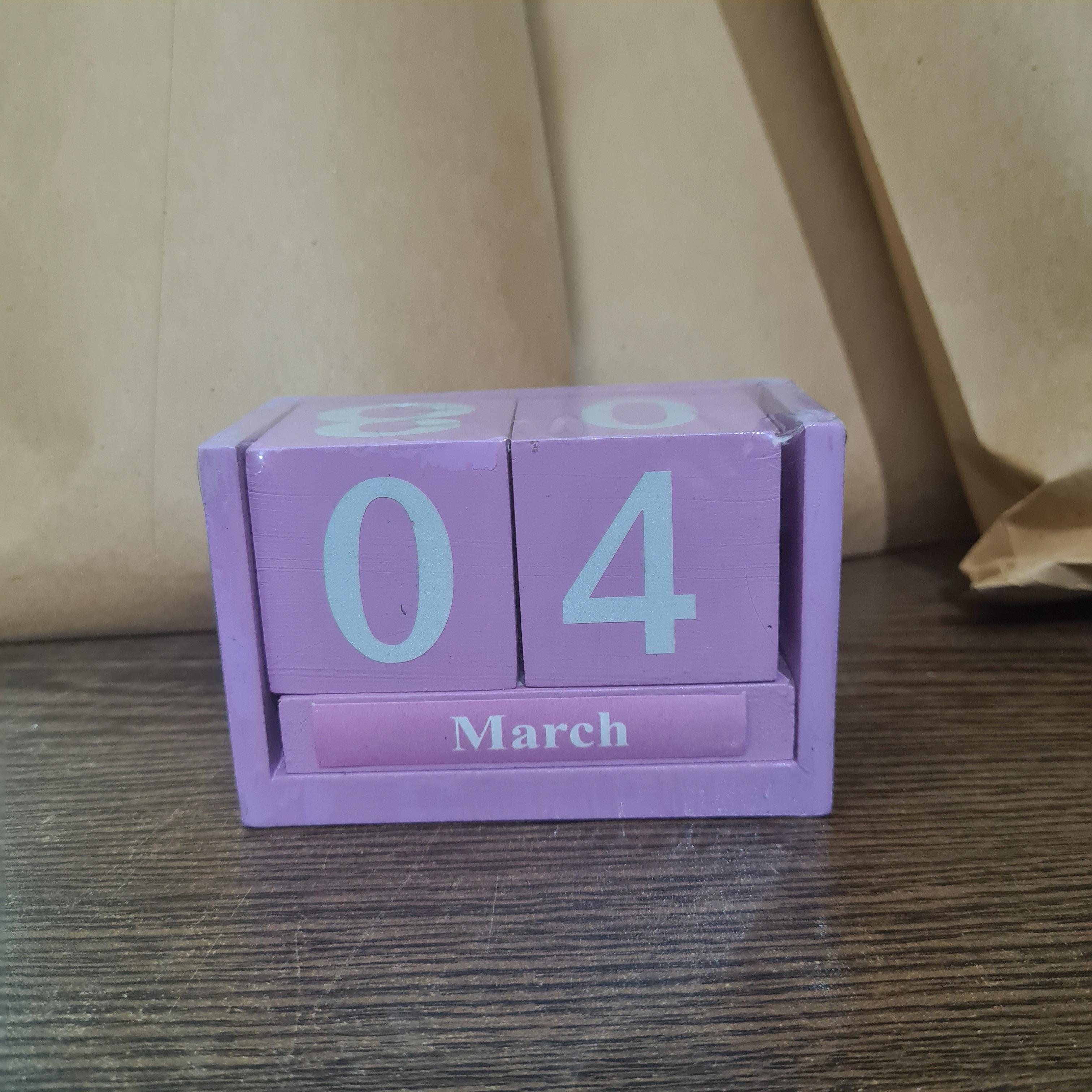 Vintage Wooden Calendar – Izhar